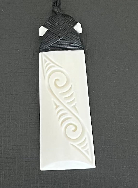Maori Toki - Maori Necklace - Bone Carvings – An Eye 4 Art